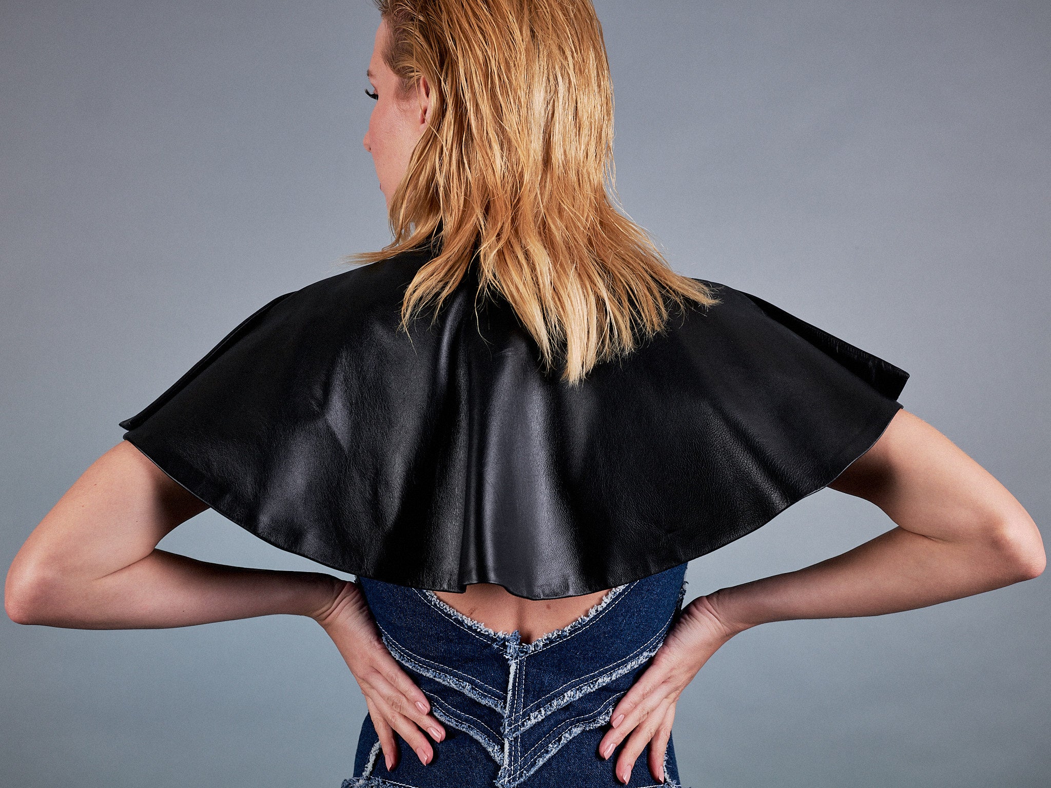 The Jessy Cape – Flor de Liz Guior